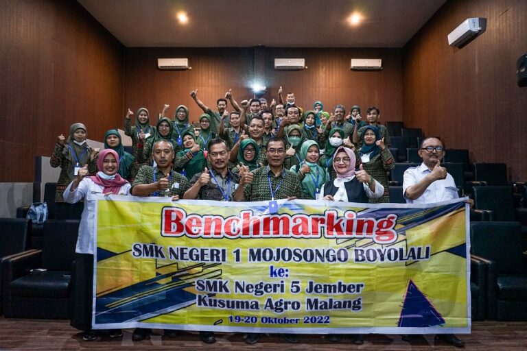 Benchmarking SMKN 1 Mojosongo ke SMKN 5 Jember dan Kusuma Agro Malang ...